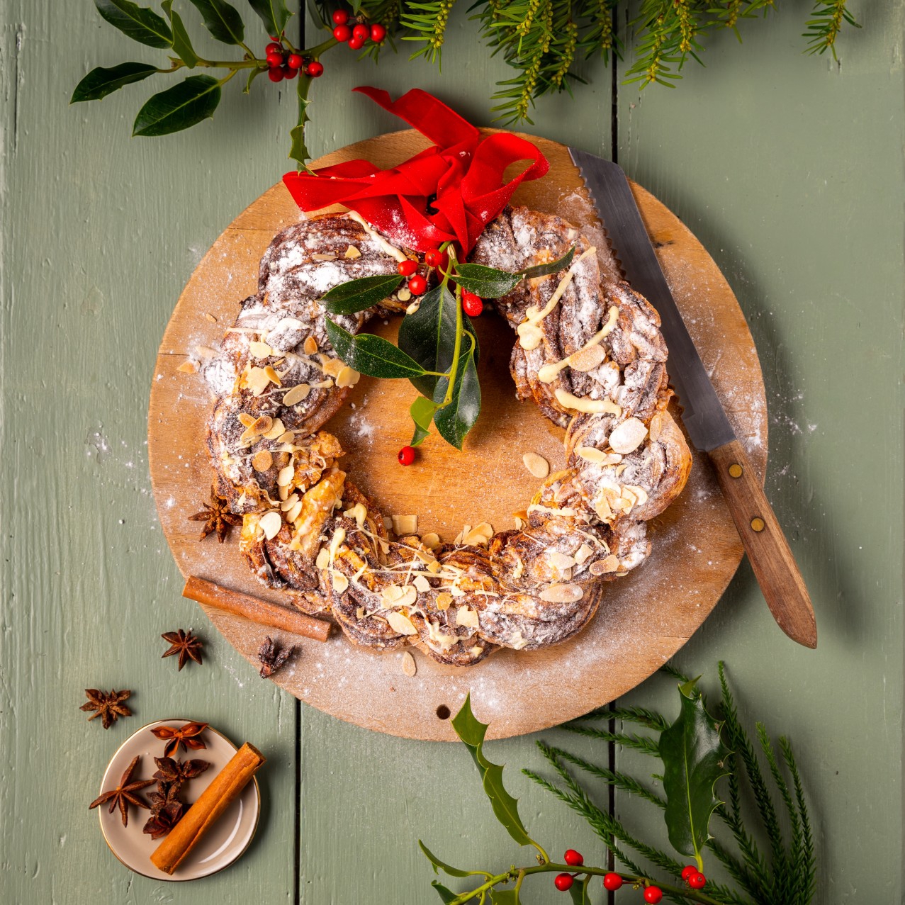 Kerstkrans met koekkruiden en witte chocolade